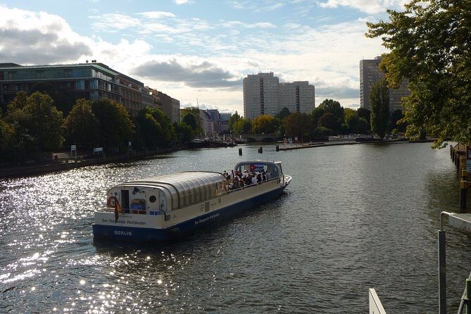Berlin Capital 4-Course Sunset Dinner Cruise Including Drinks - Who Should Consider This Tour?