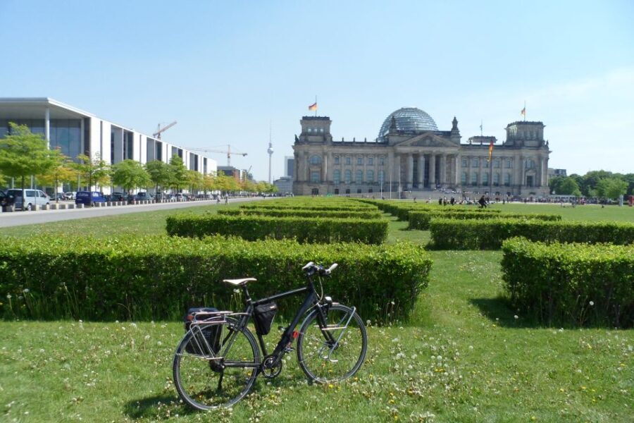 Berlin: E-Bike Tour of the Berlin Wall and Mitte Highlights - The Experience: What It Feels Like