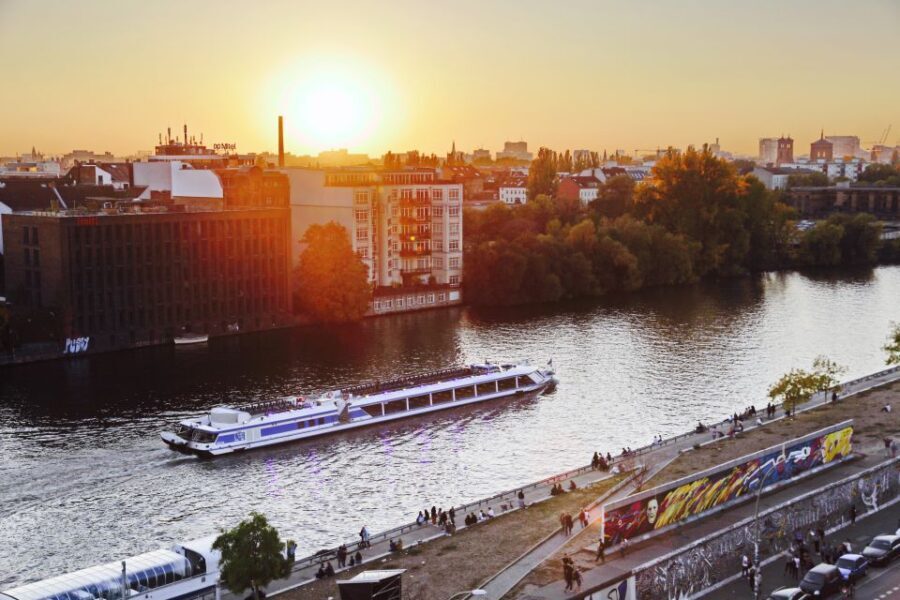 Berlin: Evening City Sightseeing Cruise - Value and Practicality