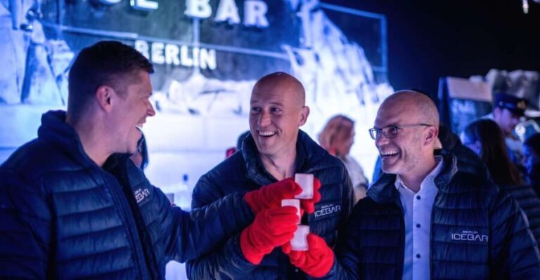 Berlin: Icebar Entrance with Complimentary Drinks - The Drinks and the Atmosphere