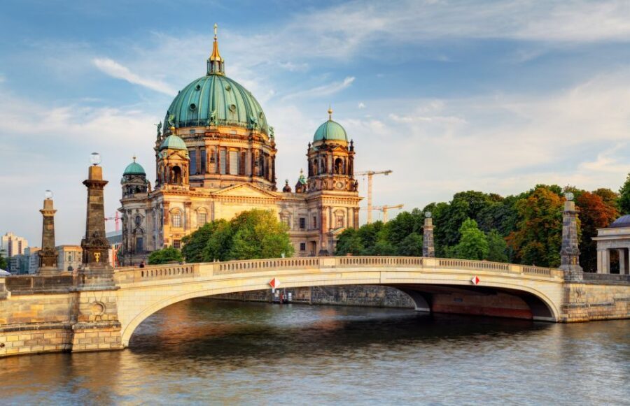 Berlin: Sightseeing Walking Tour of the Top 20 Attractions - The Itinerary Breakdown