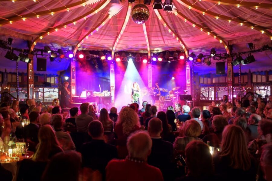 Berlin: Ticket for Bar Jeder Vernunft - Theater & Restaurant - What the Show Is Like