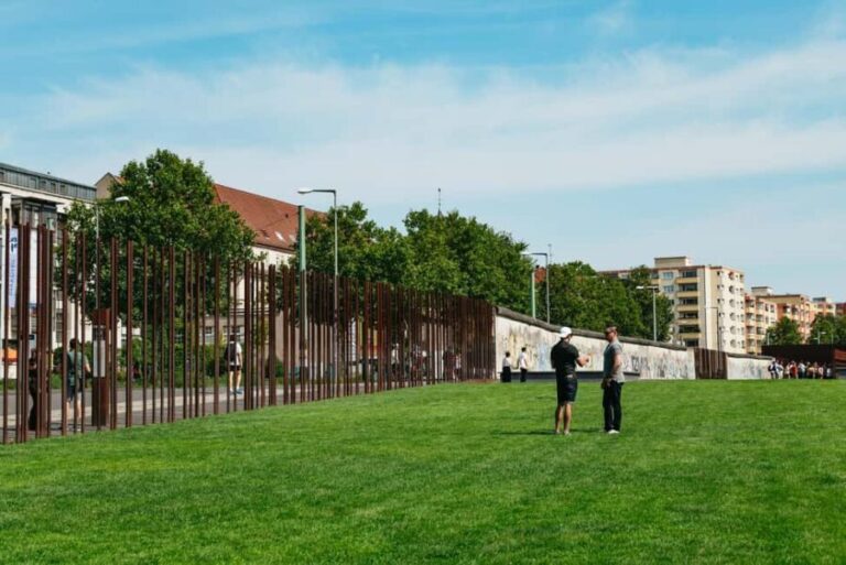 Berlin: Wall Tour  Fates, Love Stories, and Heroes - Practical Tips for Travelers