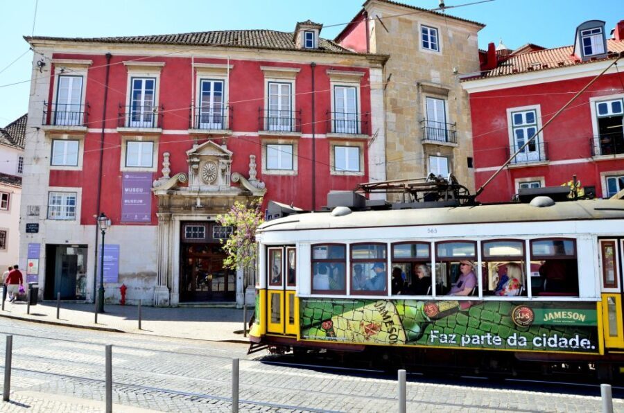 Best of Lisbon Walking Tour: Rossio, Chiado & Alfama - How the Tour Works in Practice