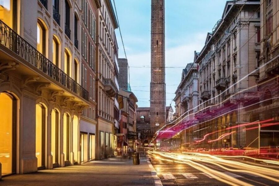 Bologna : Historic Center Walking Tour - Main Highlights of the Tour