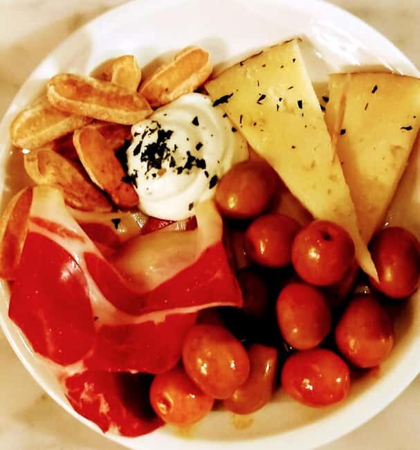 Bremen: Culinary Old Town Tour - with unique locations - Who Will Love This Tour?