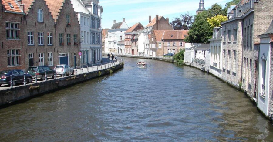 Bruges Private 2-Hour Walking Tour - Detailed Breakdown of the Itinerary