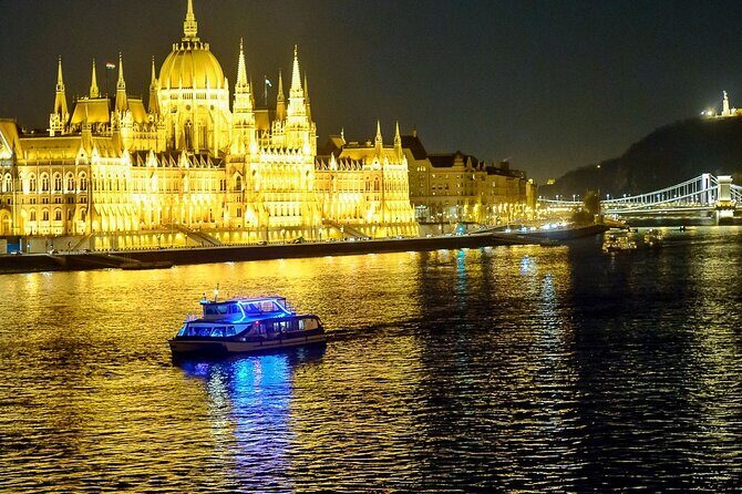 Budapest 4 course Dinner Cruise with Bar Piano and Welcome Drink - The Dining Experience