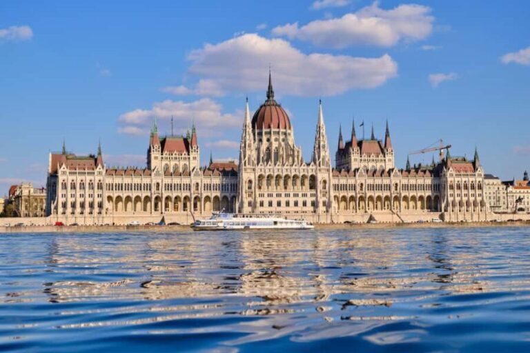 Budapest: Daytime Hop-on Hop-off Cruise with Welcome Drink - The Itinerary and What to Expect