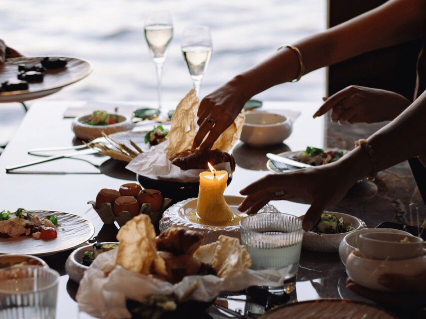 Budapest: Dinner Cruise with Live Music & Unlimited Drinks - Authentic Tips from Reviewers