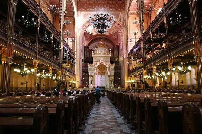 Budapest Jewish Heritage Memorial Walking Tour & Synagogue Entry - The Experience in Detail