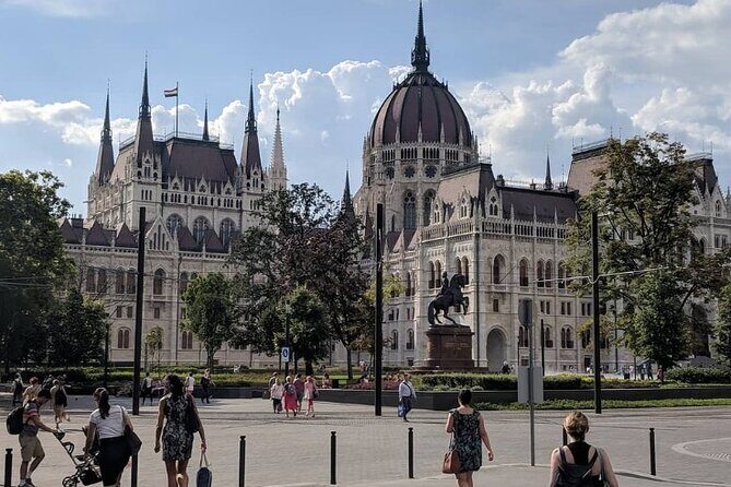 Budapest Private Full Day City Sightseeing Tour Walking or by Car - Who Should Consider This Tour?