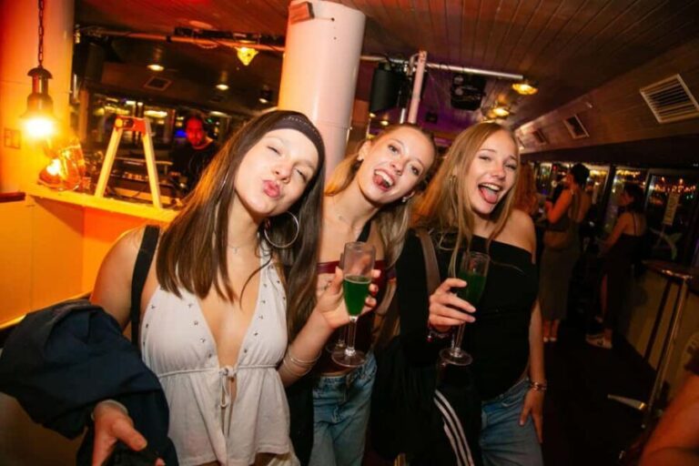 Budapest: Sightseeing River Cruise with Unlimited Cocktails - Who Should Book This Tour?