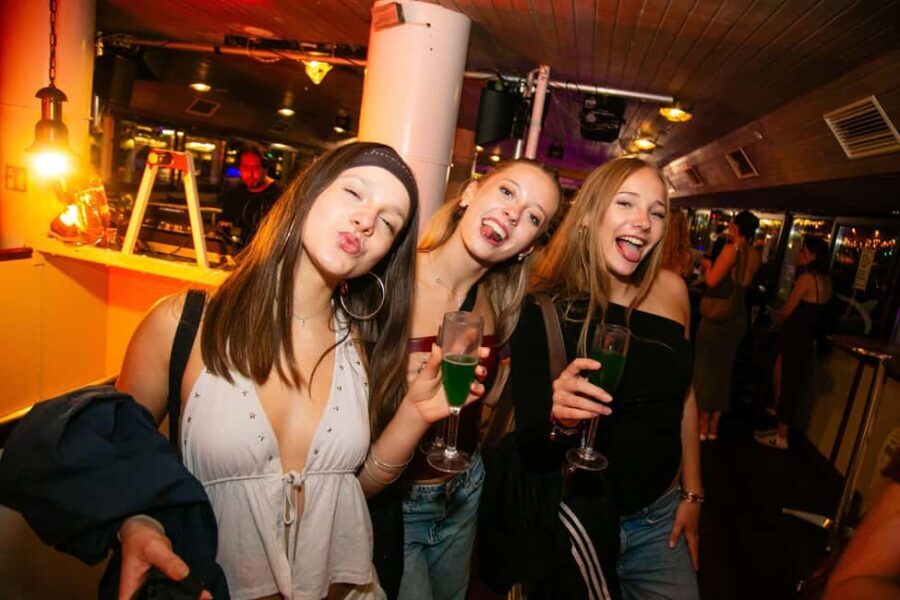 Budapest: Sightseeing River Cruise with Unlimited Cocktails - Who Should Book This Tour?