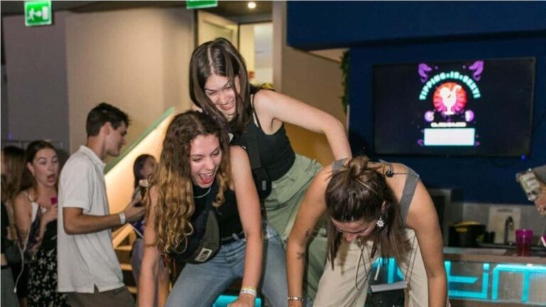 Budapest: Unmissable Bar Crawls with Shots & VIP Club Entry - The Ultimate Pub Crawl: The Classic Budapest Nightlife Experience