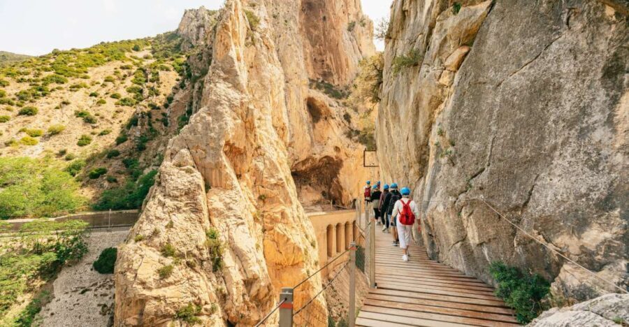 Caminito del Rey: Tickets, Guided Tour, Shuttle & Water - What Makes This Tour Stand Out?