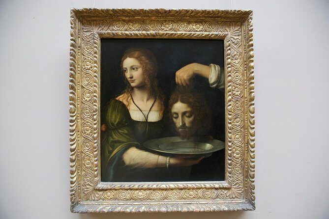 Closing Time at the Louvre: The Mona Lisa at her Most Peaceful - What You Can Expect from the Experience