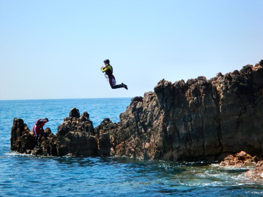 Coasteering Algarve: Cliff Jump, Swim & Climb in Sagres - The Guide Experience: Knowledge and Support