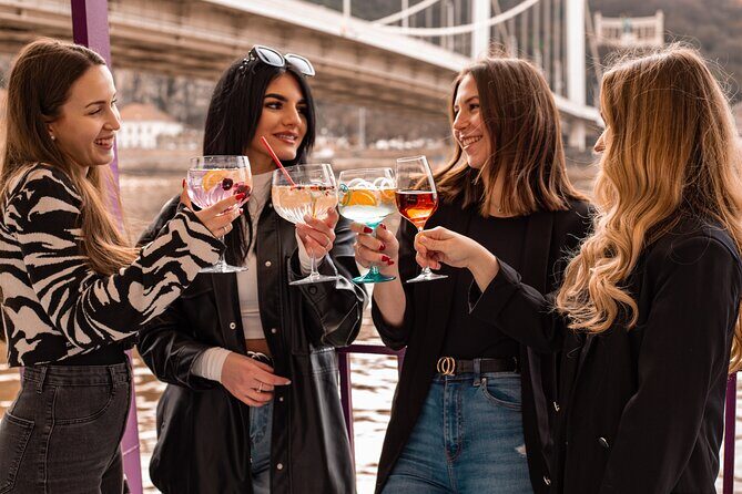 Cocktail Cruise and City Views on the Danube in Budapest - Analyzing the Value