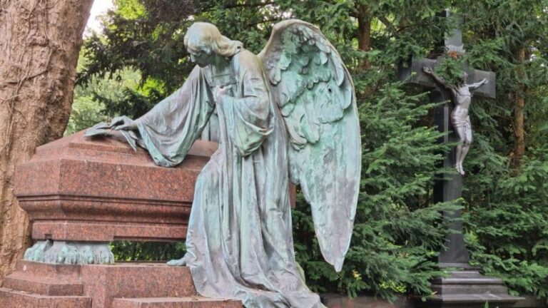 Cologne: Melaten Cemetery Celebrities and Curiosities - Why Consider the Melaten Cemetery Tour?