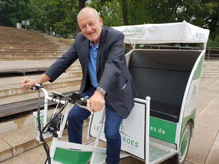 Crime show city tour by rickshaw including guide - Starting Point: Historic City Hall