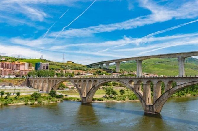 Douro Valley Cruise Porto to Pinhão: Breakfast, Lunch and Tasting - The Pros and Cons—Based on Real Experiences