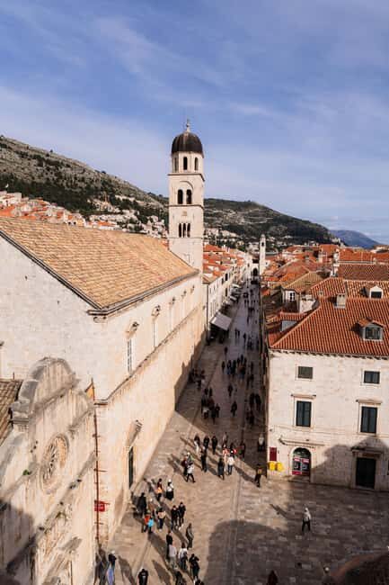 Dubrovnik Old Town: Night tour with History, Wine & Bites - The Experience in Detail