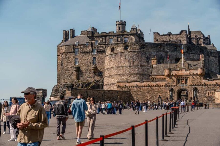 Edinburgh: Edinburgh Castle Tickets & Tour with Kilted Guide - Is This Tour Right for You?
