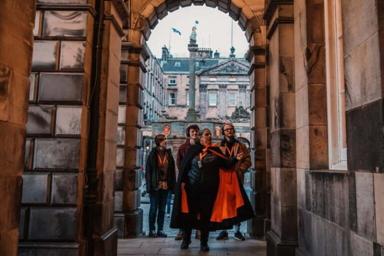 Edinburgh: Multi-Sensory Haunted Underground Tour - Guides and Storytelling