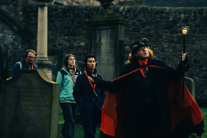 Edinburgh: Underground Vaults and Graveyard Evening Tour - The Guides: The Heart of the Experience