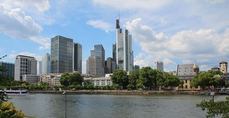 Frankfurt: Private or Shared Walking Tour - Walking the Line Between Old and New