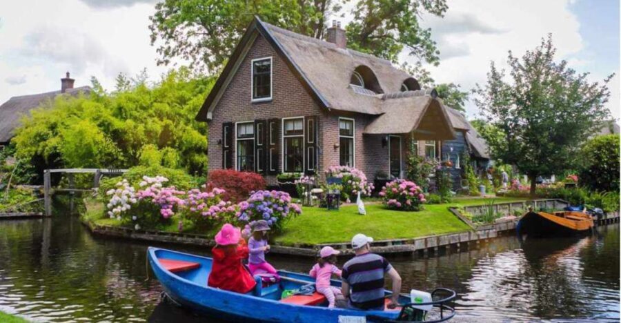 From Amsterdam: Giethoorn Guided Day Trip with Canal Cruise - The Itinerary Breakdown: What to Expect