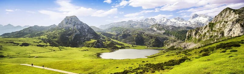 From Cangas de Onis: Covadonga Lakes Guided Day Trip - Exploring Covadonga Basilica and Holy Cave