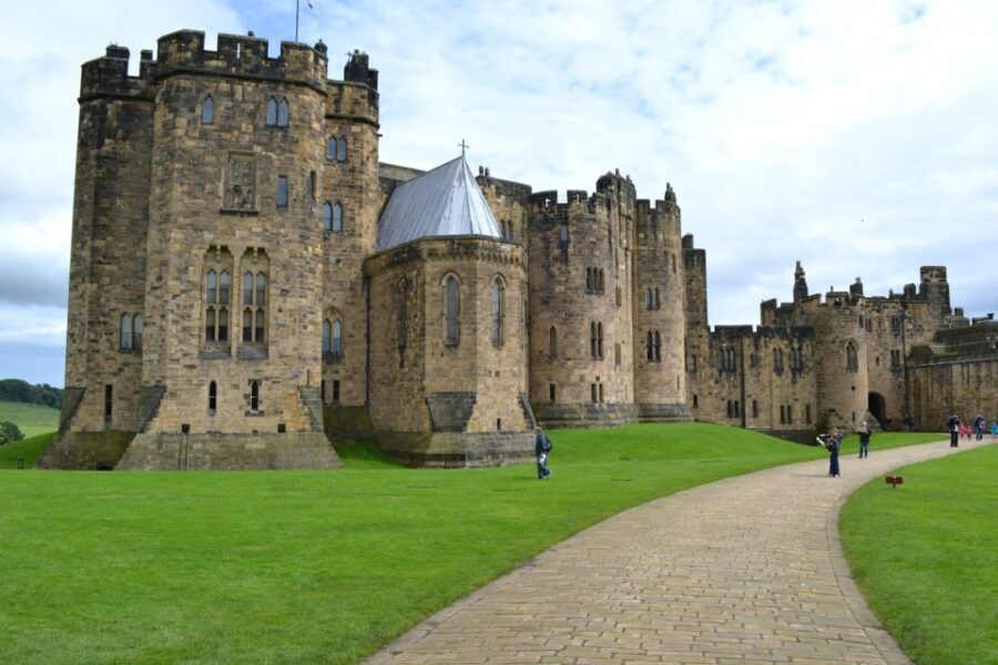 From Edinburgh: Viking Coast & Alnwick Castle Day Tour - How the Logistics Play Out