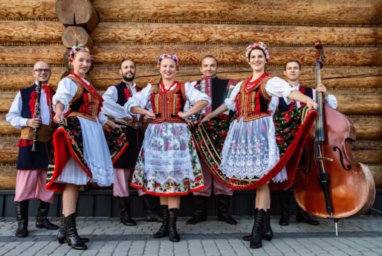From Krakow: Polish Folk Show with All-You-Can-Eat Dinner - Dining Experience: Heartwarming and Hearty
