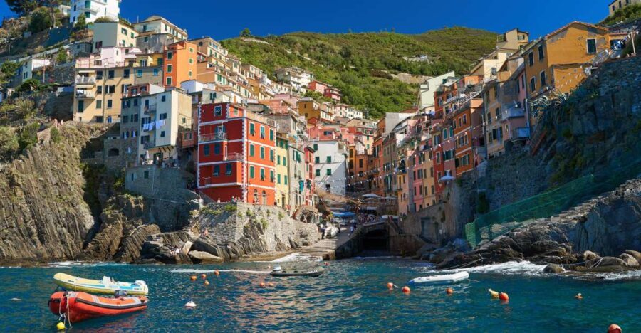 From Livorno: Day Trip to Pisa and Cinque Terre's Manarola - An In-Depth Look at the Tour Experience