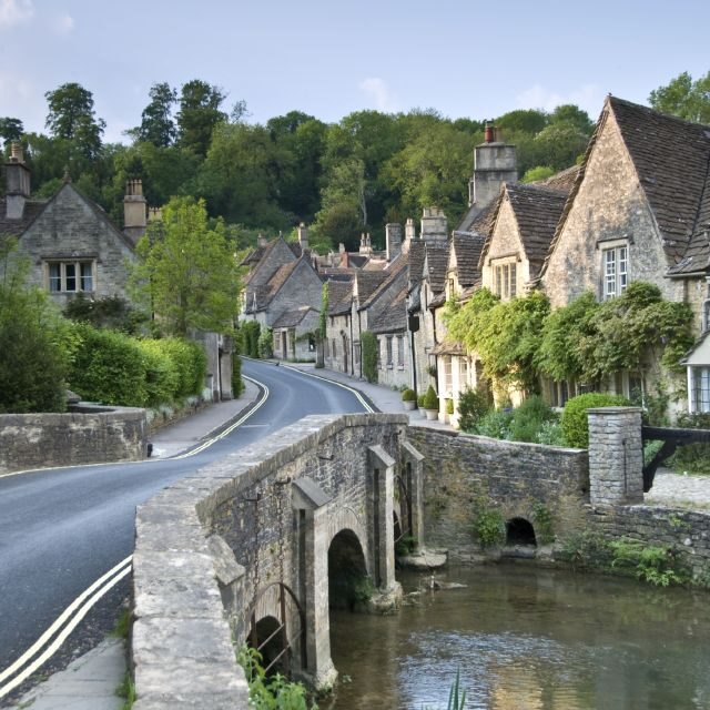 From London: Full-Day Guided Tour of the Cotswolds - Transportation and Group Experience