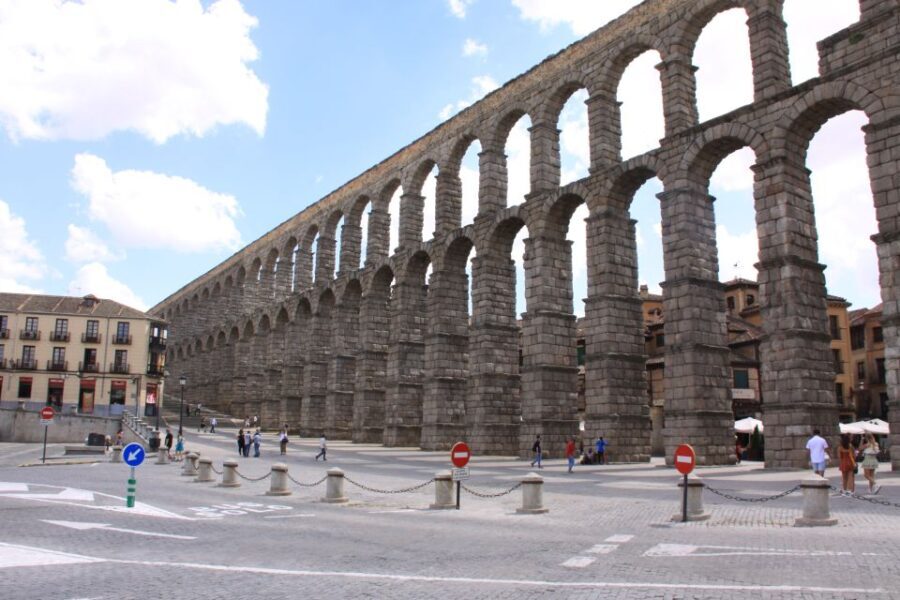 From Madrid: Avila and Segovia Full-Day Tour - Transition to Segovia: A Fairytale Fortress