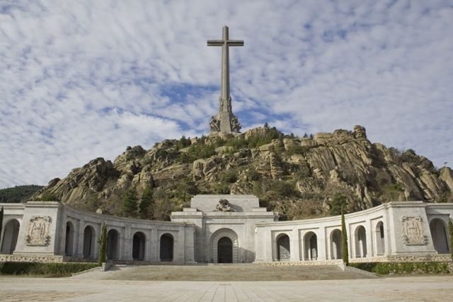 From Madrid: El Escorial, Valley and Segovia Day Trip - The Morning: El Escorial and Valley of the Fallen
