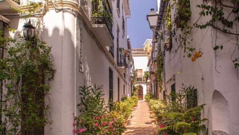 From Malaga or Costa del Sol: Mijas, Marbella & Puerto Banus - Who Will Love This Tour?