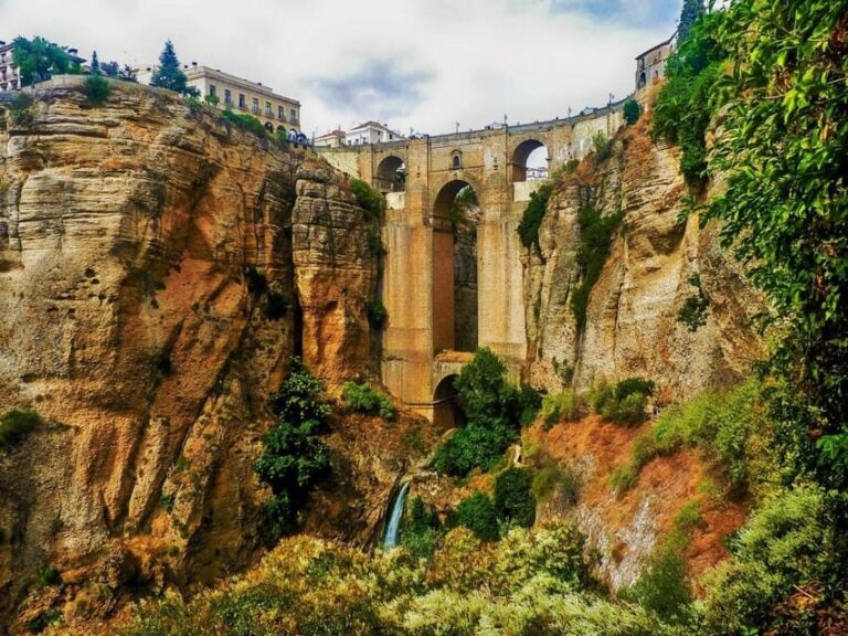 From Malaga: Ronda and Setenil de las Bodegas Day Trip - Ronda: A Town of Spectacular Views and Historic Charm