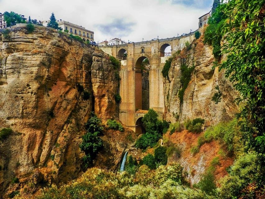 From Malaga: Ronda and Setenil de las Bodegas Day Trip - Ronda: A Town of Spectacular Views and Historic Charm