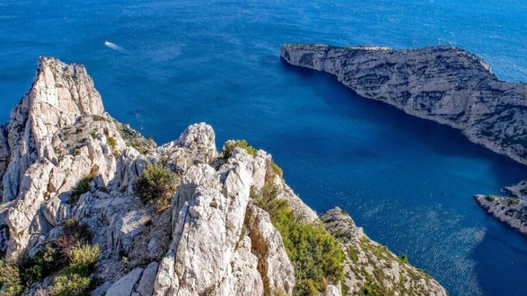From Marseille: Calanques National Park Guided Hike - Exploring the Calanques: A Deep Dive