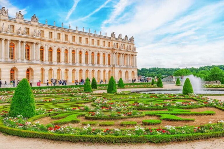 From Paris: Skip-the-Line Versailles Palace & Gardens Tour - A detailed look at the experience