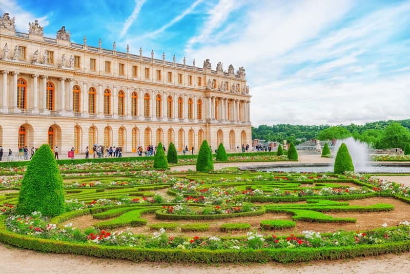 From Paris: Skip-the-Line Versailles Palace & Gardens Tour - A detailed look at the experience