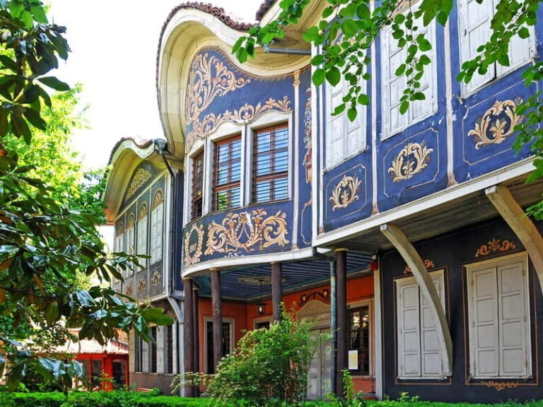 From Sofia: Small Group Guided Tour of Plovdiv's Highlights - Exploring Plovdiv’s Old Town: Art & History Collide