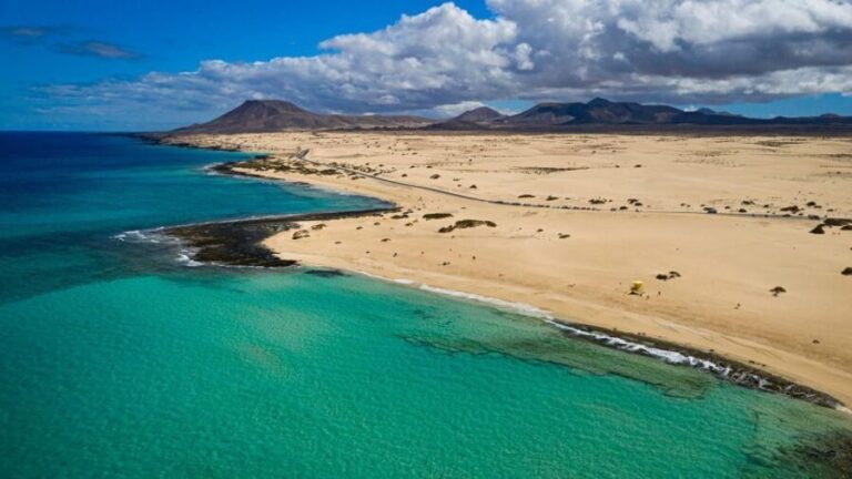 Fuerteventura: Wild North and Corralejo Tour From the South - Corralejo Dunes and Lanzarote Views