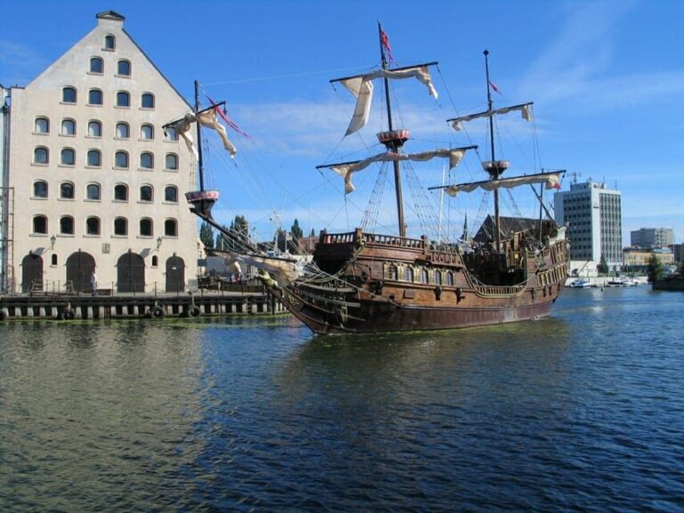 Gdansk: Guided Round-Trip Cruise to Westerplatte - Who Should Consider This Cruise?