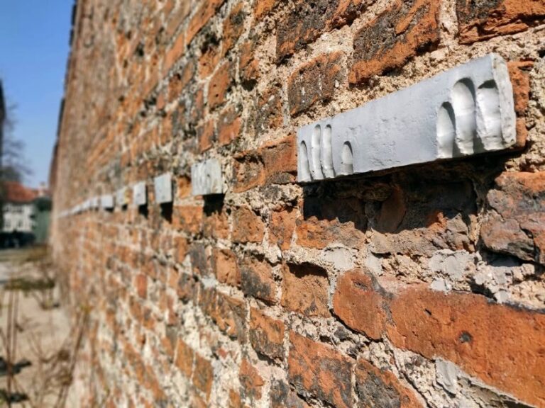 Gdask City Sights & History Guided Walking Tour in English - Exploring the Heart of Gdansk