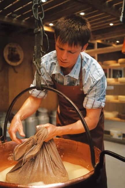 Geneva: Gruyères Tour with Chocolate, Cheese & Golden Train - A Closer Look at the Itinerary and Highlights